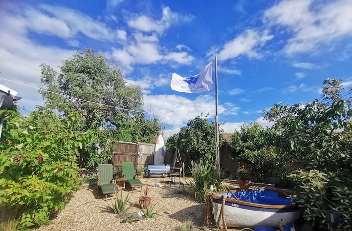 Sunny Family Residence With Parking. Jacuzzi Bath Perfect For Relaxing And Unwinding - Whitstable