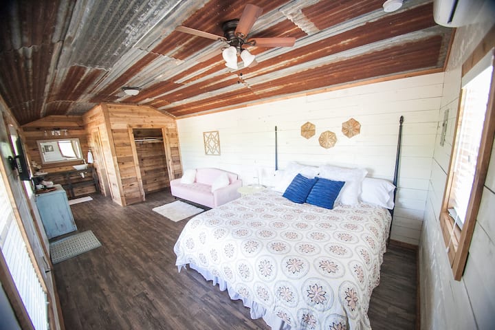 The Creekside Crib - The Cabins At Onion Creek - Dripping Springs, TX