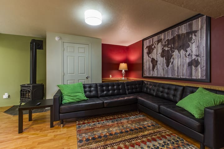 Contemporary And Blinged-out Private Guest Suite - Greeley, CO