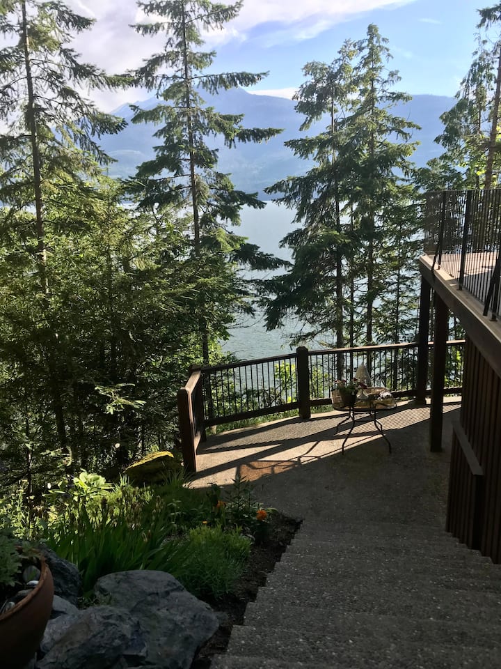 The Crow’s Nest Lakeview Suite W/cedar Sauna - Nakusp