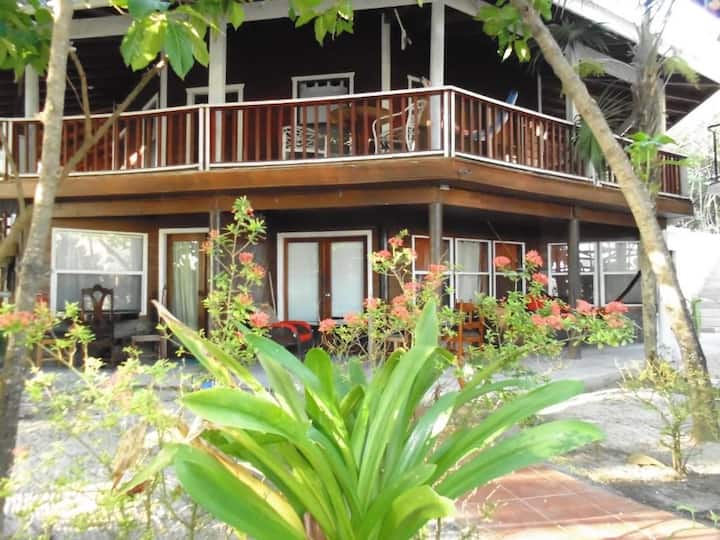 Casa Redonda In West Bay + Van Front Beach - West Bay