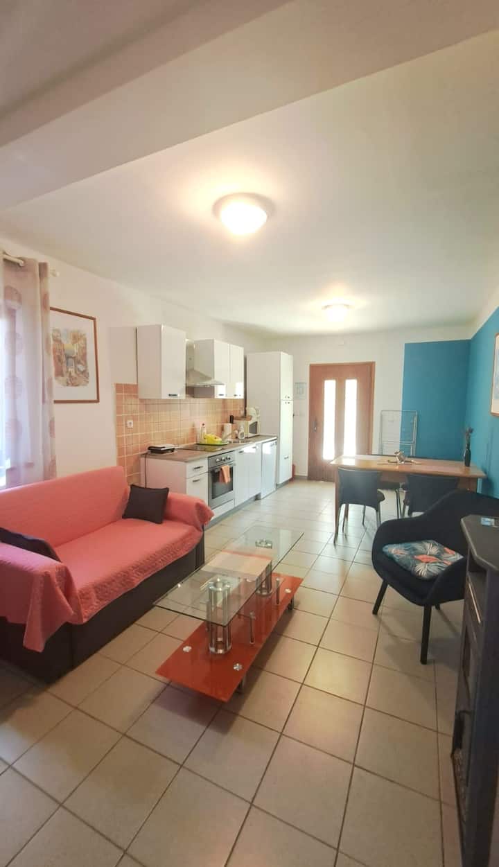 Small Cozy Apartment With Free Parking - Pula