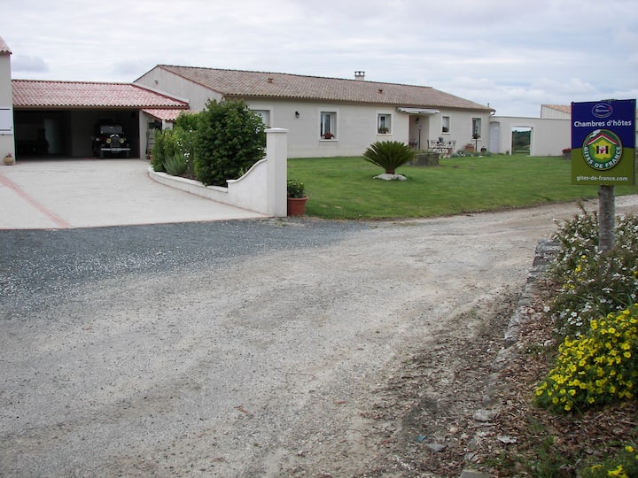 Chambre Hote Et Hebergement Les Ormeaux - Saintes