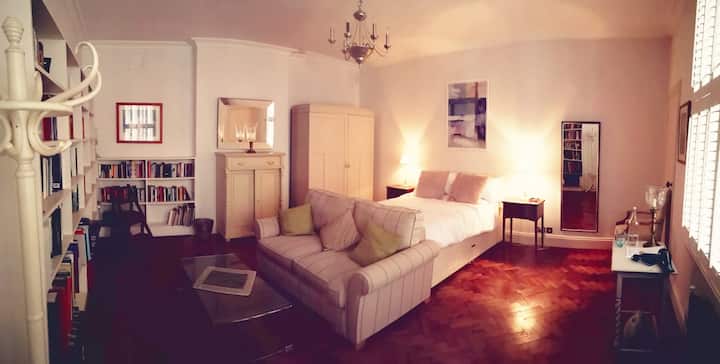 Stylish And Spacious Room And Bathroom On Seafront - Brighton and Hove