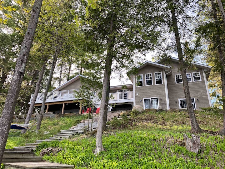 Stunning All-seasons Muskoka Lakefront Cottage - Huntsville
