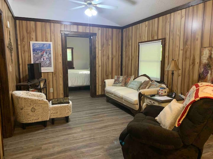 Little Cottage In The Woods - Cartersville, GA