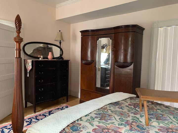 Roomy Mother In Law Suite With A Historic Flare - Richmond, VA