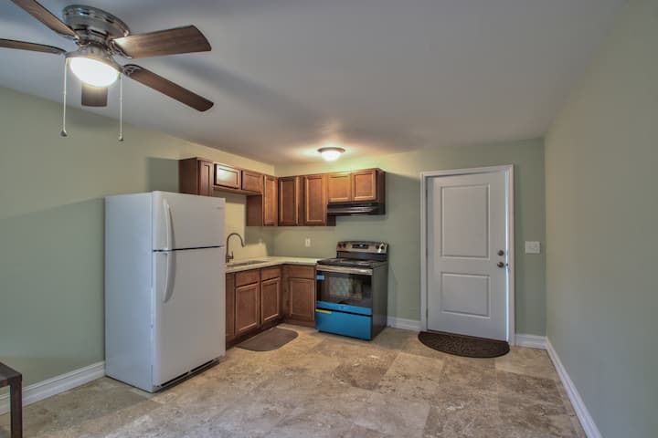 Campus Retreat...in Town Living (Studio D) - Tallahassee, FL