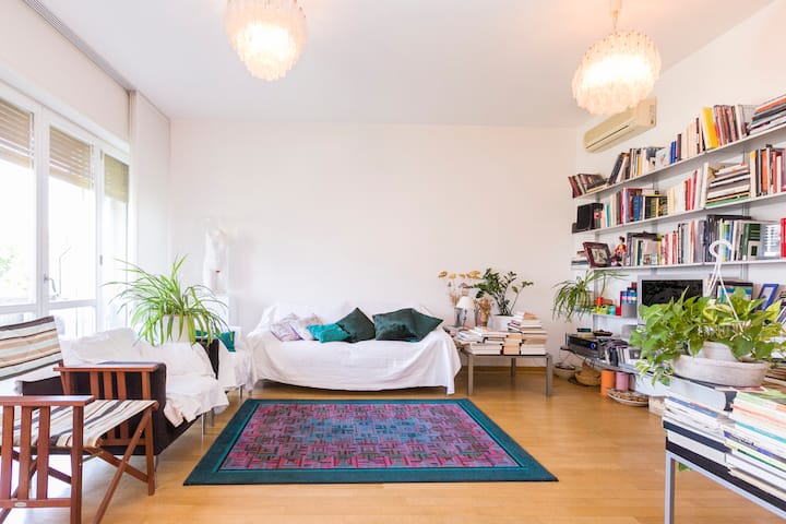 Un'isola Di Cielo Tra Torri E Città - Bologna