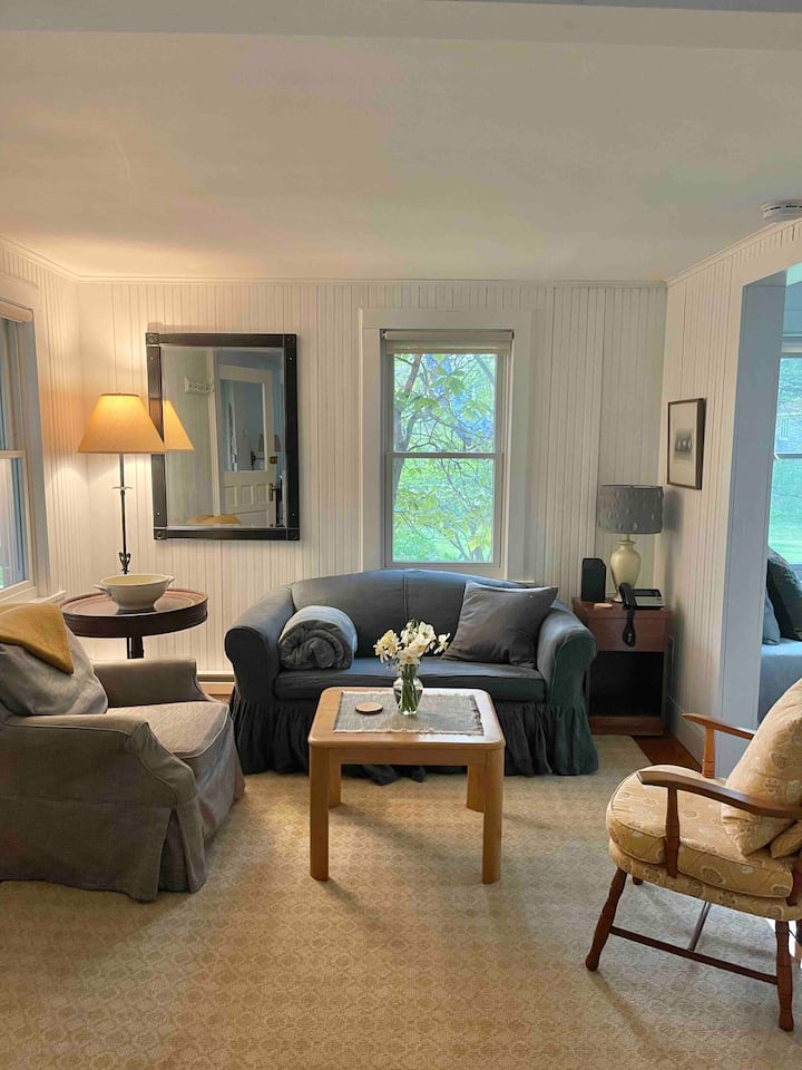 Cozy Cottage Getaway With Wood Burning Stove - Dutchess County, NY