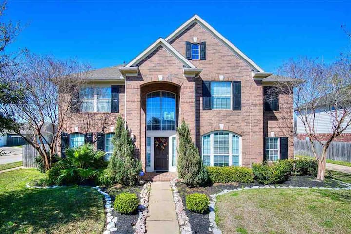Large Luxury Suburban Home - Houston, TX