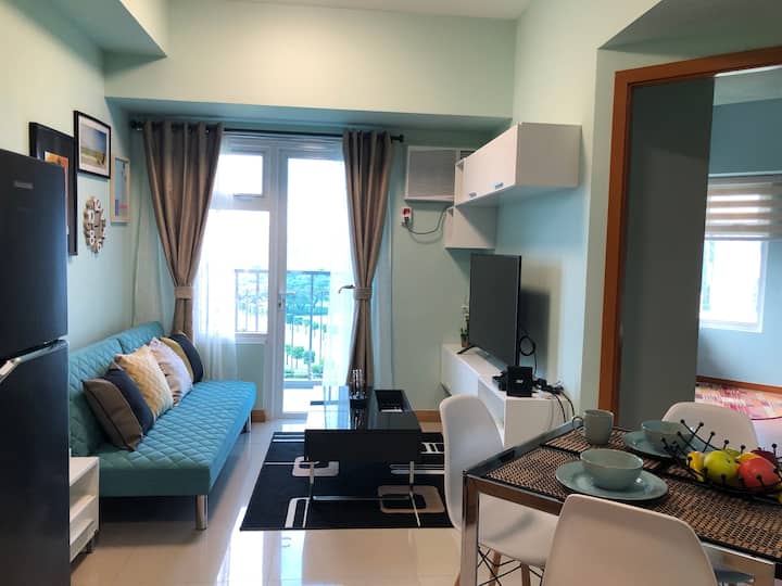 Fast Wifi, Awesome View, Parking, Pool, Gym, Bgc - Taguig