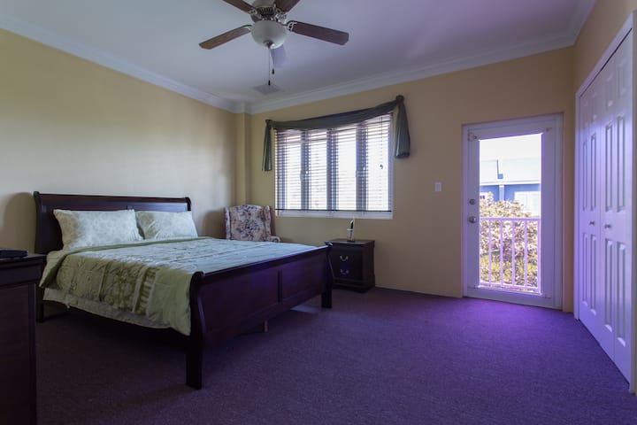 Tiny Sapphire-blissful Moments - Nassau