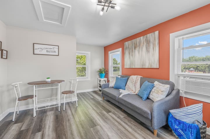 Top Floor Apt. Overlooking Park(30 Day Min. Stay) - 漢普頓