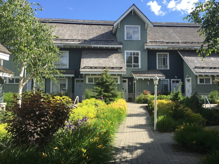 Bright One Bedroom In Granite Court - Canada