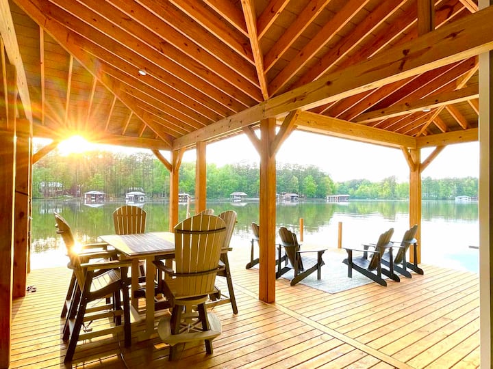 New Boathouse! Lakefront+5br+shuffleboard+firepit - Littleton, NC