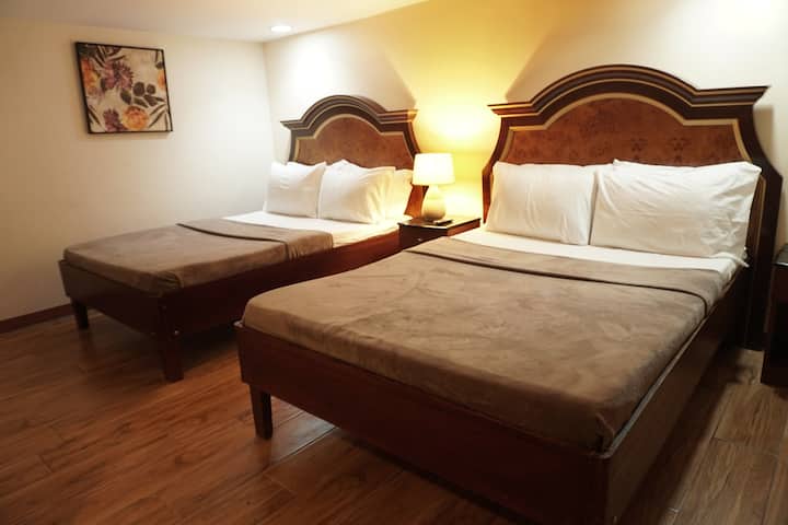 Charming Two Bedroom In Malate - Manila
