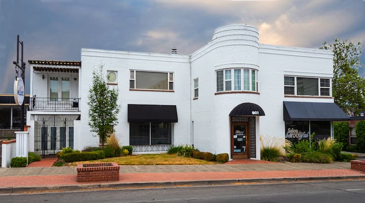 Downtown Yakima Ave Condo,  Sleeps 8 - Yakima, WA