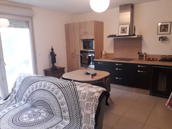Appartement En Rez De Jardin Dans Résidence Calme - Aix-en-Provence