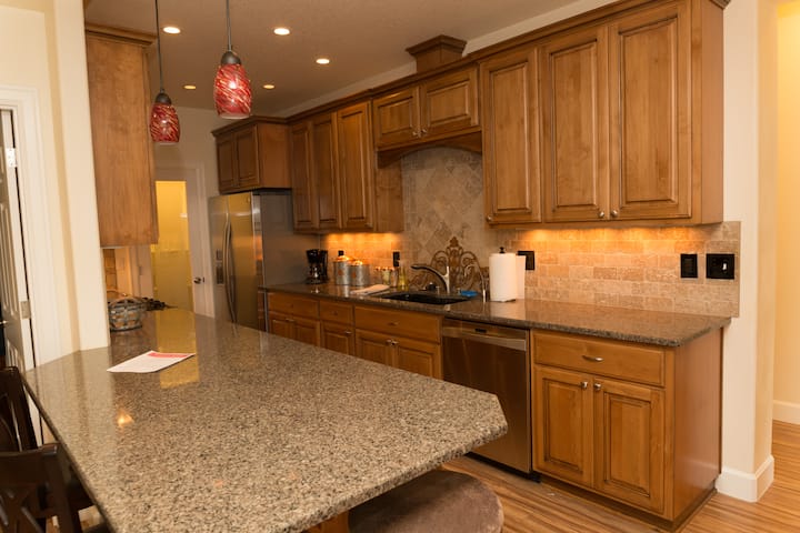 Casa De Boho -- 24hour Self Check In - 4 Bedrooms - Portland, OR