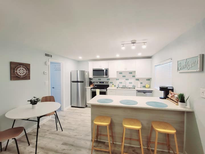 The Stella Marina - Only 1 Block To The Beach! - 可可