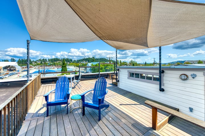 Old Town 3br Charmer With Water-view, Rooftop Deck - Anacortes, WA