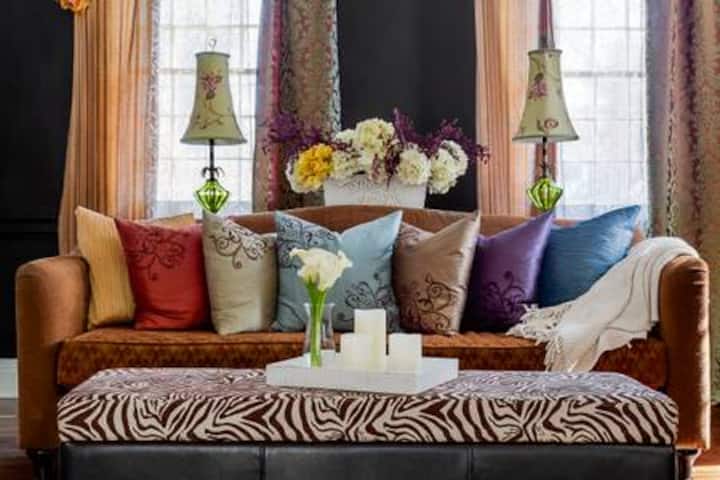 Private Room + Bath W/ Balcony In A Historic Area - Glastonbury, CT