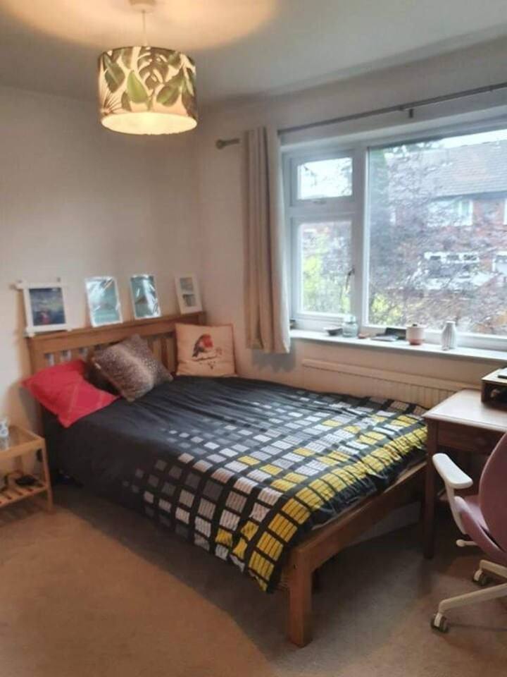 Lovely Quiet Room Facing Garden - Leeds