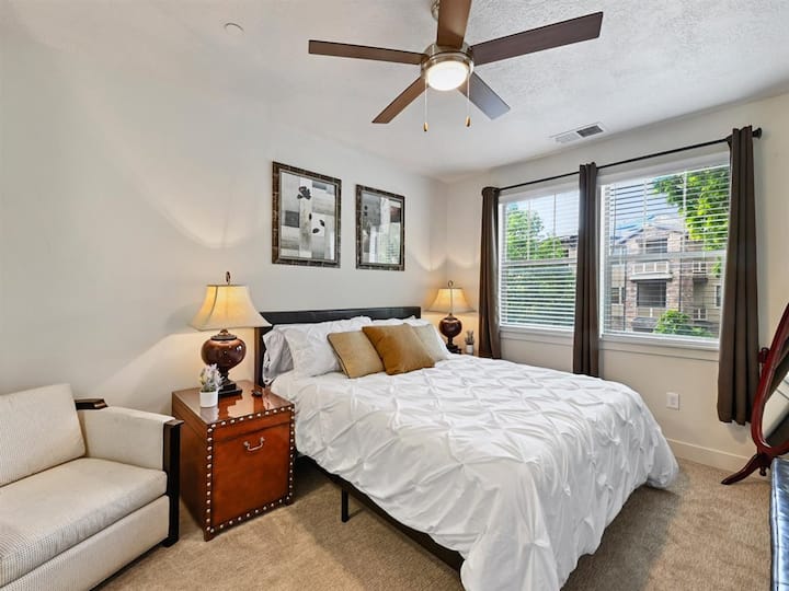 Winters Calling - Family Friendly, 2b/2ba, Ht Open - South Jordan, UT