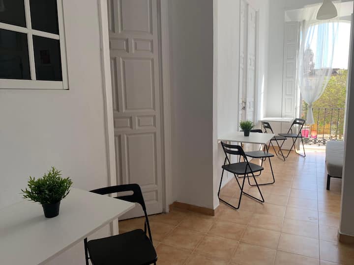 Piso Amplio En Excelente Ubicación - Comares