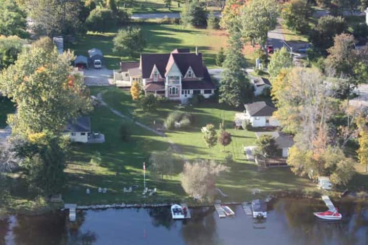 Saucy Willow Inn & Cottages-waterfront & Sauna -#3 - Rosedale, ON, Canada