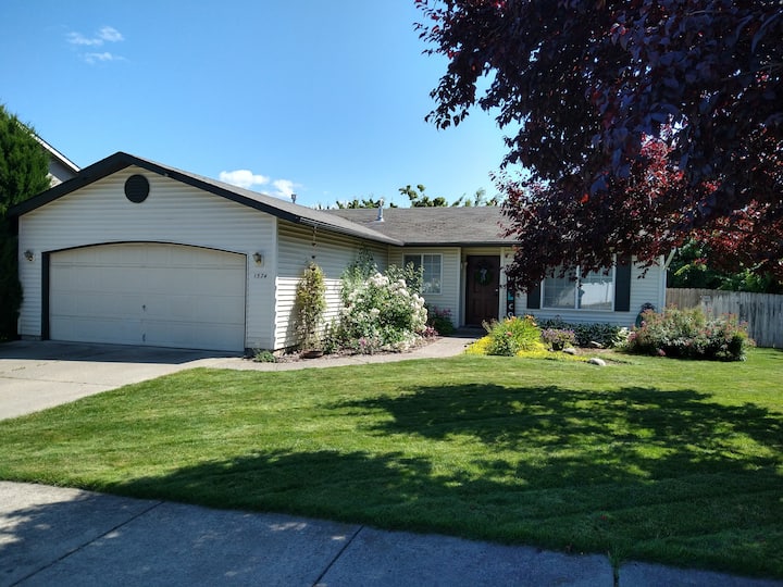 Comfy 3 Bedroom Home.
Close To Downtown Cda. - Coeur d'Alene, ID