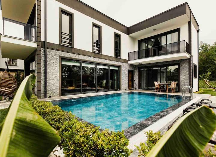 Aileye Uygun Havuzlu Jakuzili Müstakil Villa - Sapanca
