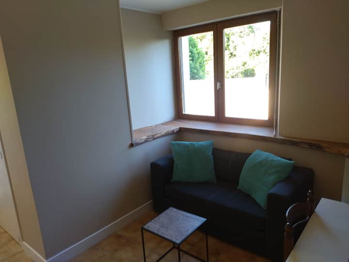Charmant Logement Avec Parking Et Jardin - Baud
