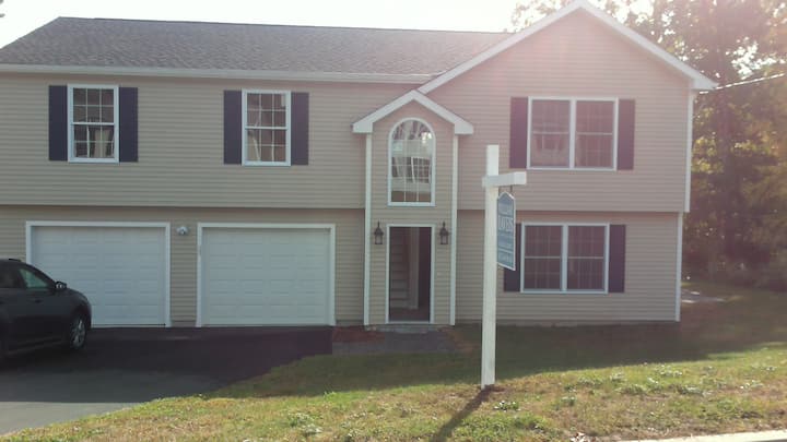 Beautiful Studio Room - Waterbury, CT