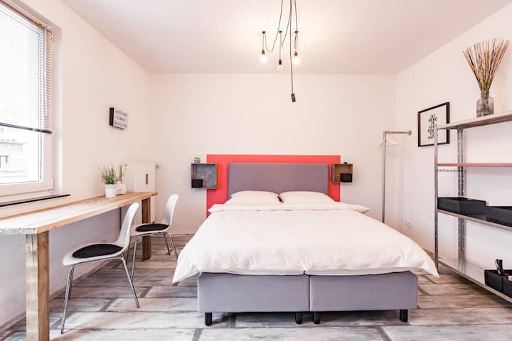 Cozy Gingerbread Room In Cologne - Cologne