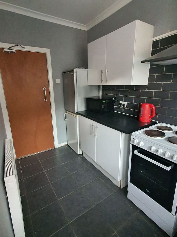 Welcoming Double Room To Rent. Near Train Station - Darlington