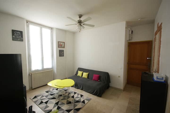 3 Pièces Meublé Dans Petit Immeuble - Cannes