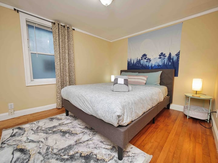 Affordable & Furnished Comfy Oakland Apt - Oakland, CA