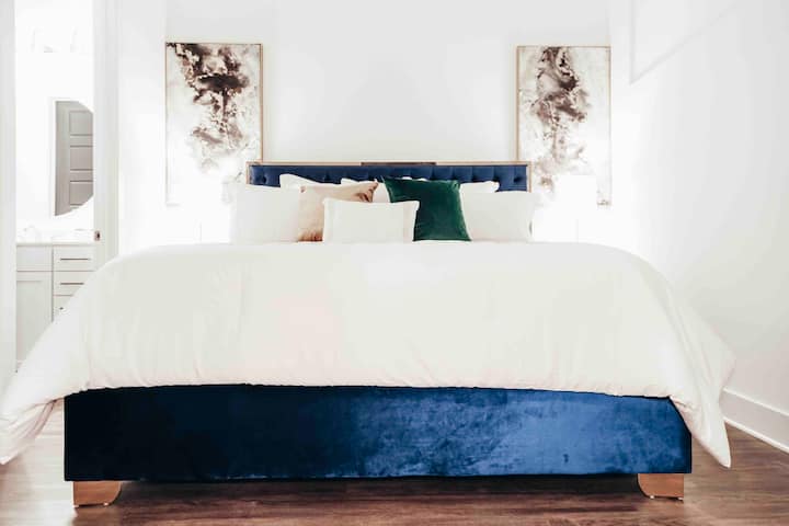 Condo On Broadway*two King Suites With Pool! - Nashville, TN