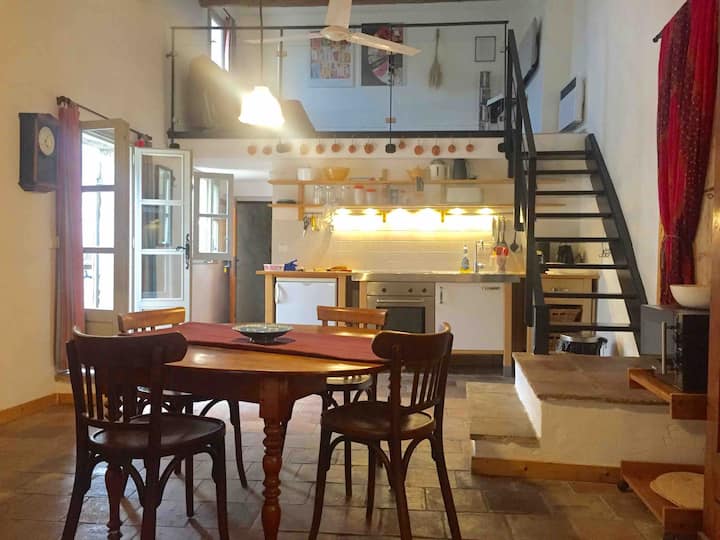 Gerenoveerd Appartement Van 68 M2, Met Terras, In Het Historische Uzes - Collias