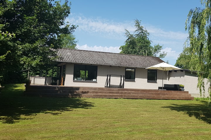Spodsbjerg. House With A Wonderful Wooden Deck - Rudkøbing