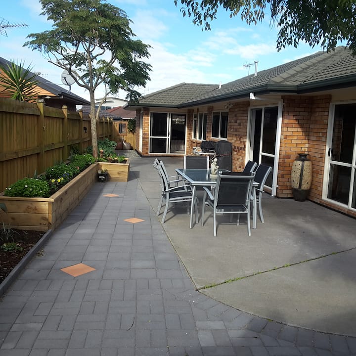 Quality Beach Holiday Home - Papamoa