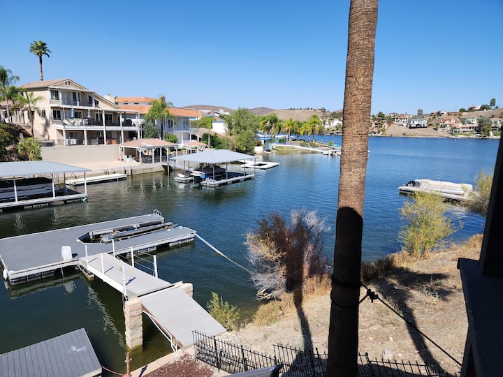 Lakefront Home With Dock - Canyon Lake, CA