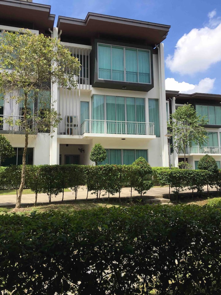 Houz Cyberjaya - Cyberjaya