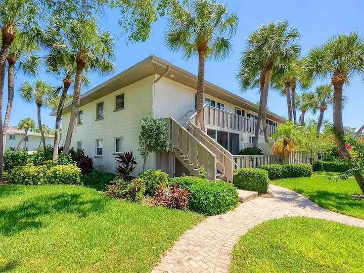 A Slice Of Paradise On Exclusive Whitney Beach - Longboat Key, FL