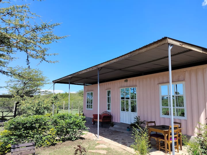 The Pink Container Farmstay - Maasai Mara 🐘🦁🦓🦛 - 케냐