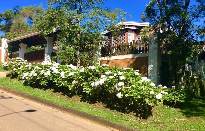 Casa Maravilhosa!  Local Privilegiado, 4 Suítes. - Campos do Jordão