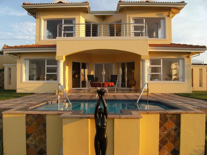 Stunning Home With Great Ocean Views - Plus Added Value. - Port Edward