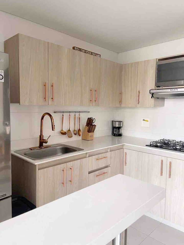 Fully Furnished Apt W/ Ac, Hotwater Wifi & Parking - Sabaneta